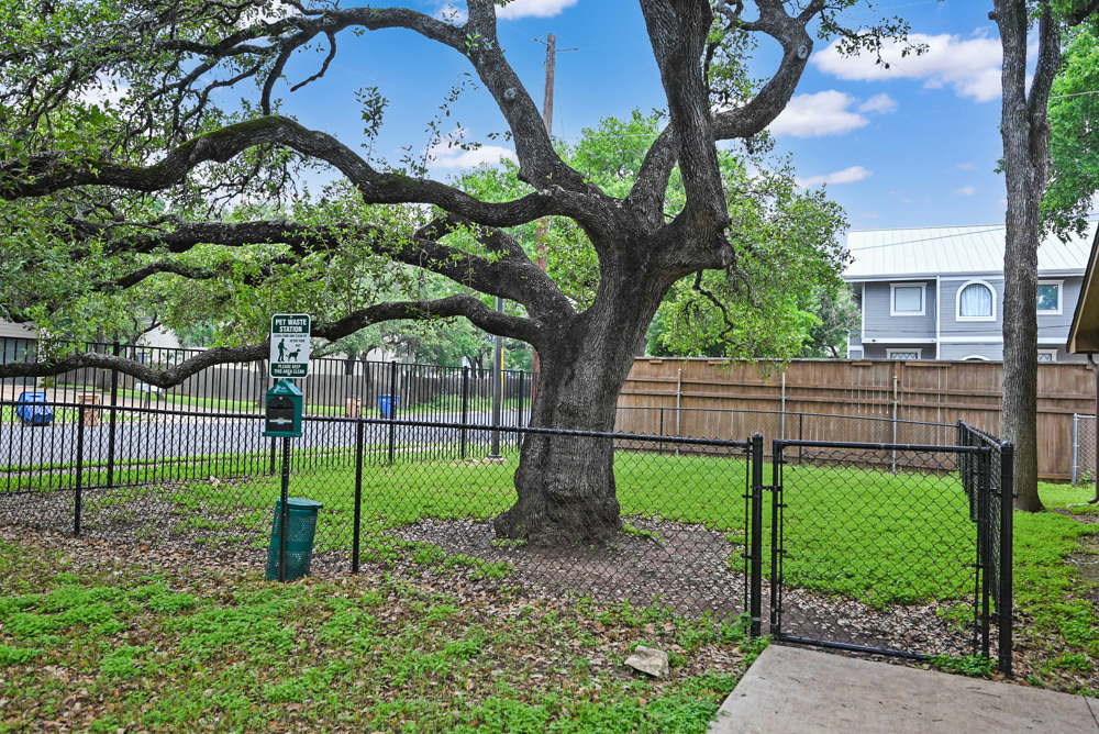 Summit Oaks | Apartments in Austin, TX.